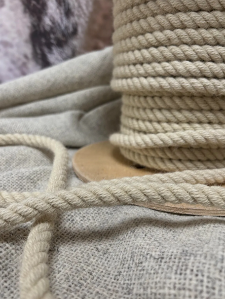 Handcrafted Sutton Natural Rope - 100% British Wool Excellence ...